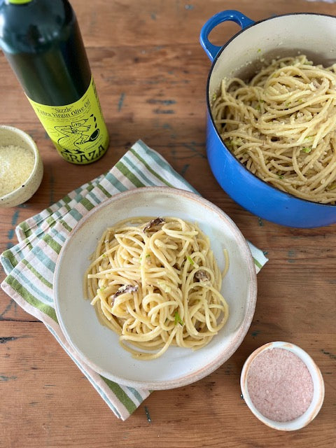 COOKING WITH KAYLA ~ SMOKED MACKEREL PASTA CARBONARA – Findings Market